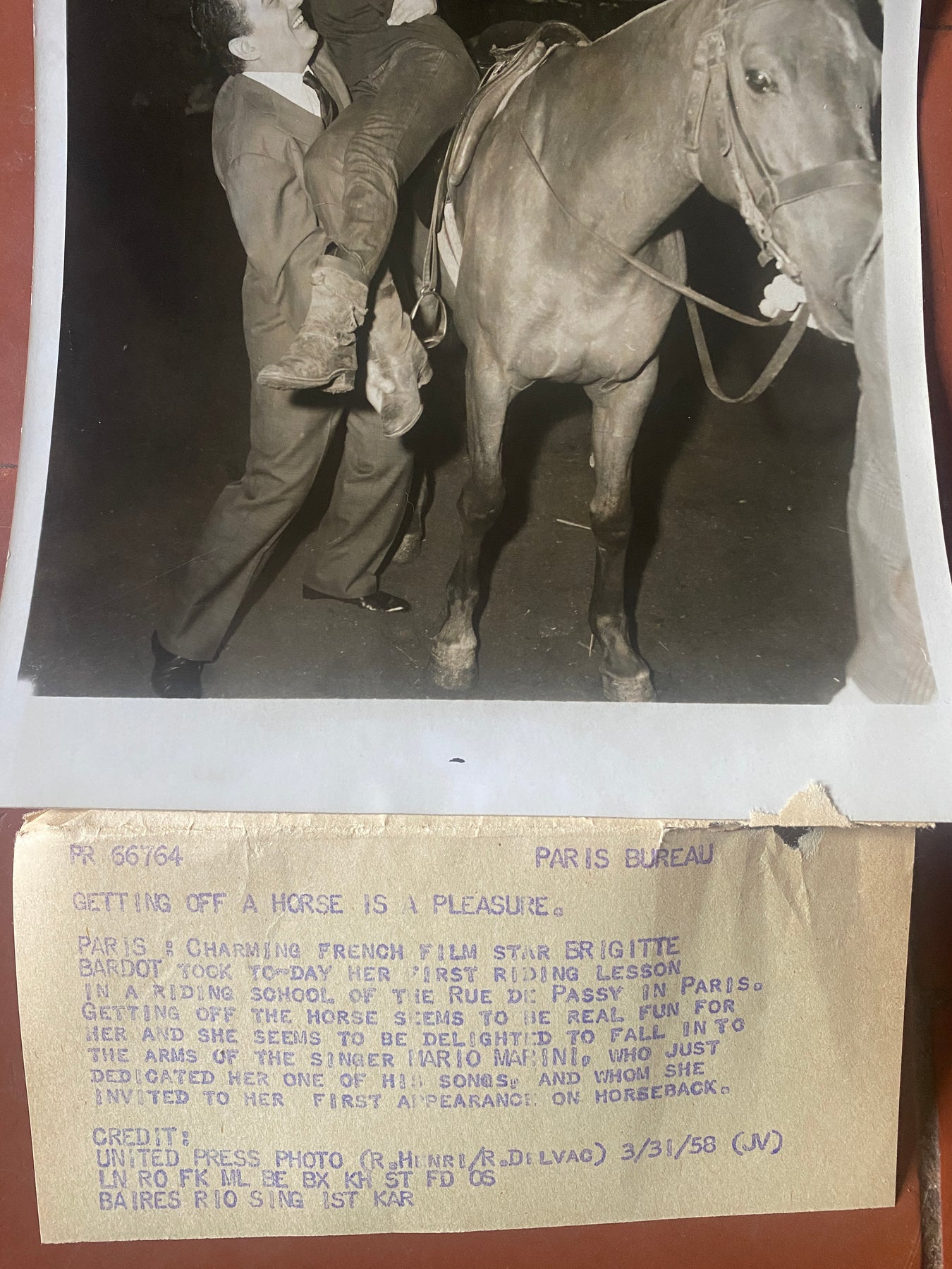Photo presse BRIGITTE BARDOT Leçon Equitation Cheval MARIO MARINI 18x2 ...