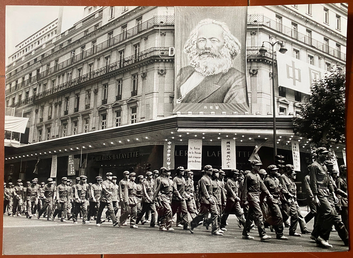 Photo originale LES CHINOIS A PARIS Galeries Lafayette JEAN YANNE Karl ...