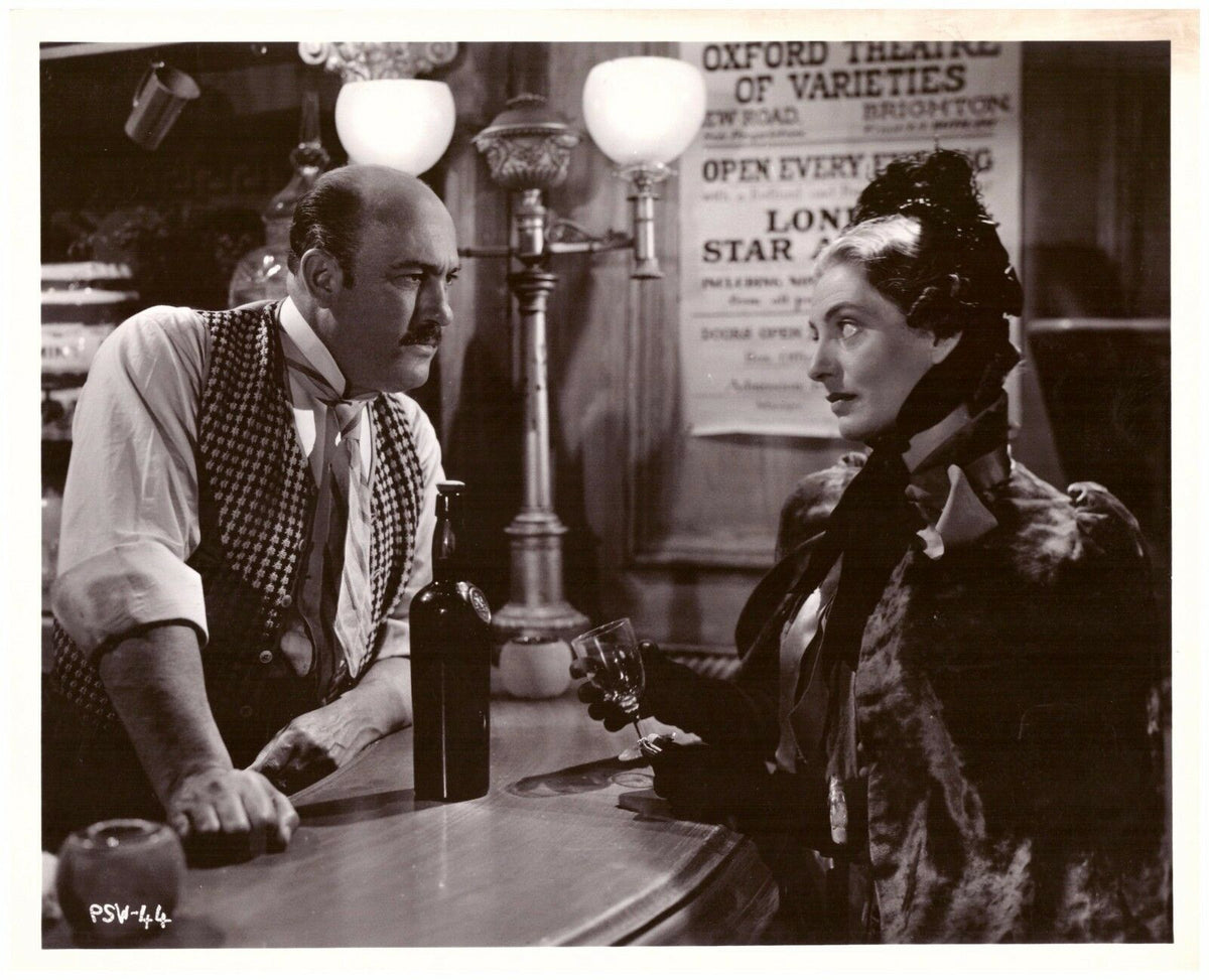 Photo PINK STRING & SEALING WAX Garry Marsh CATHERINE LACEY Bistro – CINEAD